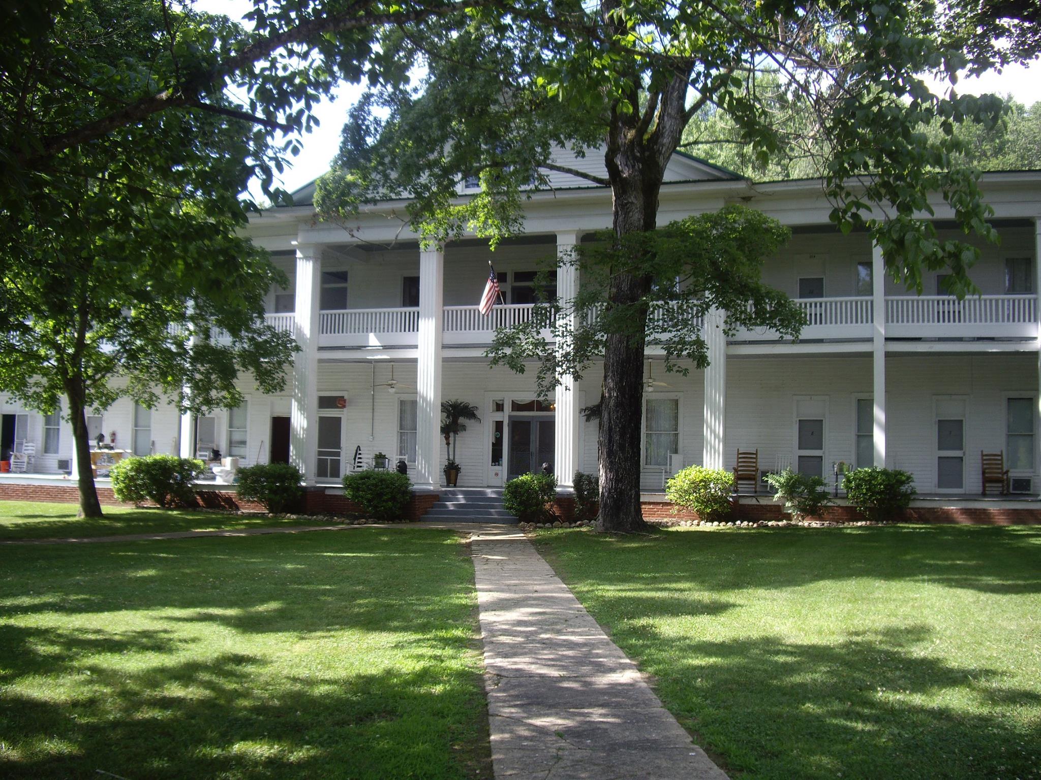 Historic Hotels – City of Red Boiling Springs